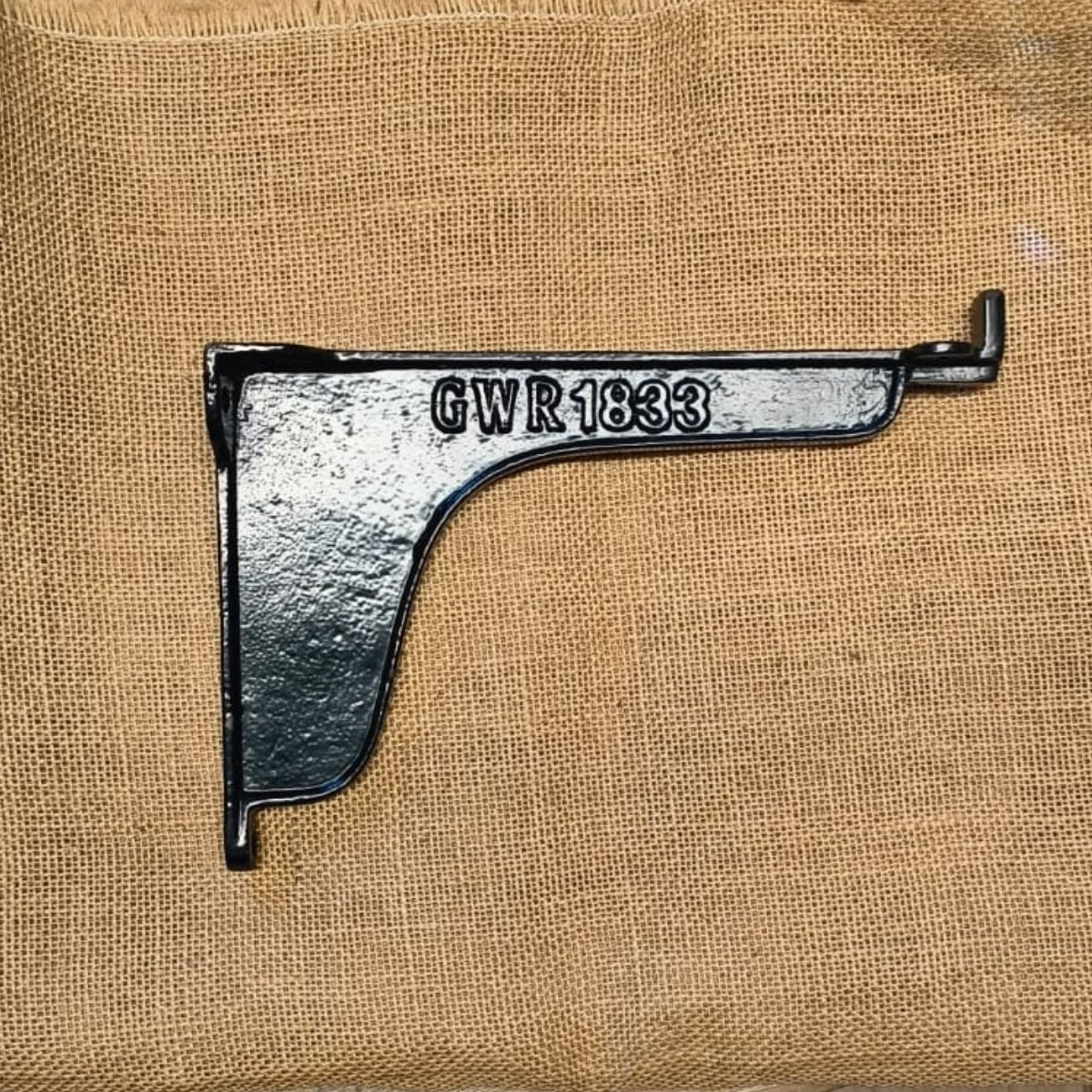 Bracket G.W.R. Black – Orejen